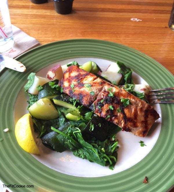 How to Eat Healthy Dining Out (no matter where you eat!) • The Fit Cookie