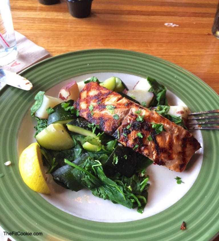 How to Eat Healthy Dining Out (no matter where you eat!) • The Fit Cookie